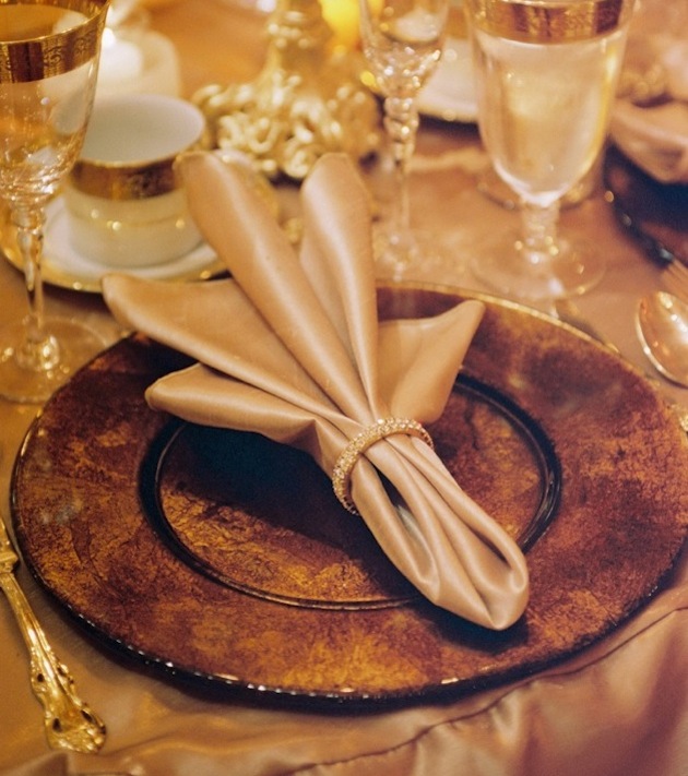 How Chargers Can Transform Your Table Settings
