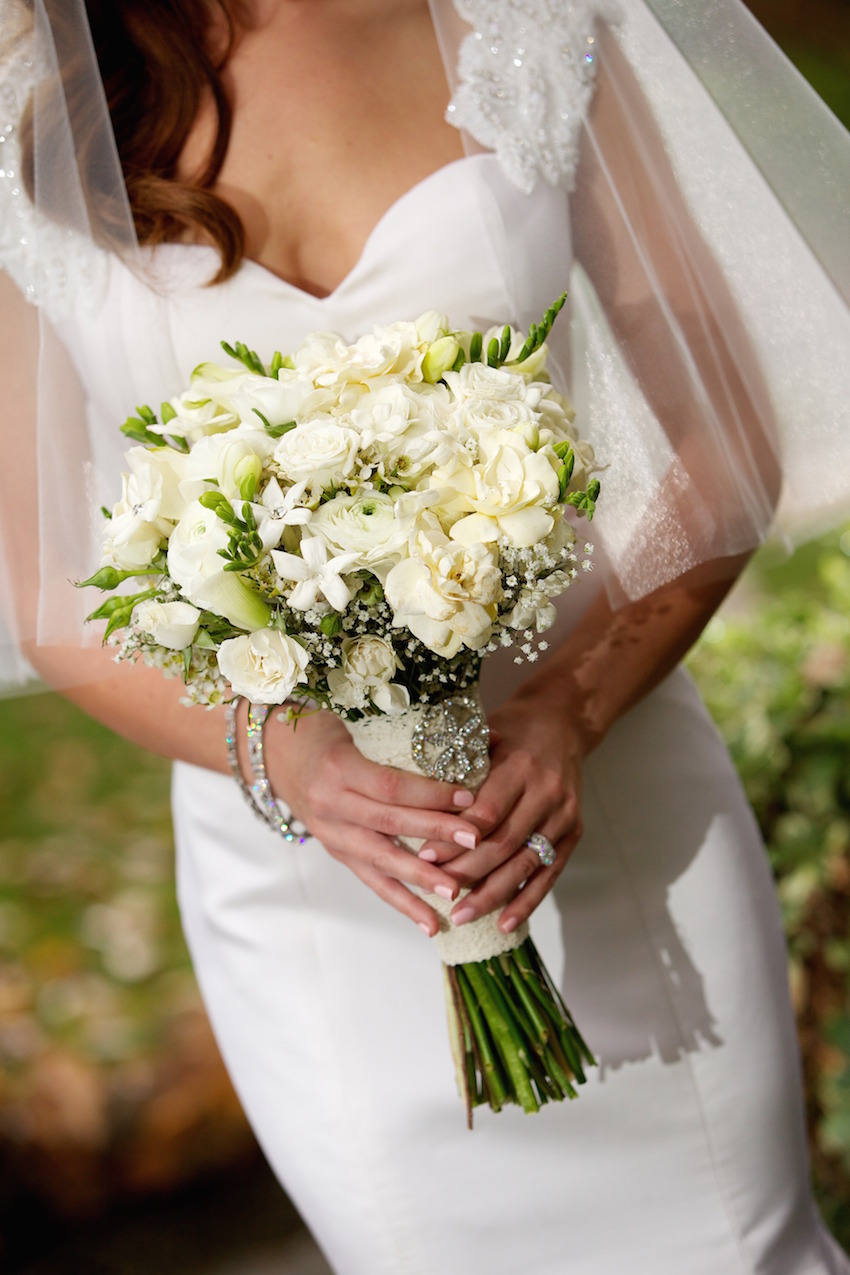 White Bridal Bouquets That Take Our Breath Away