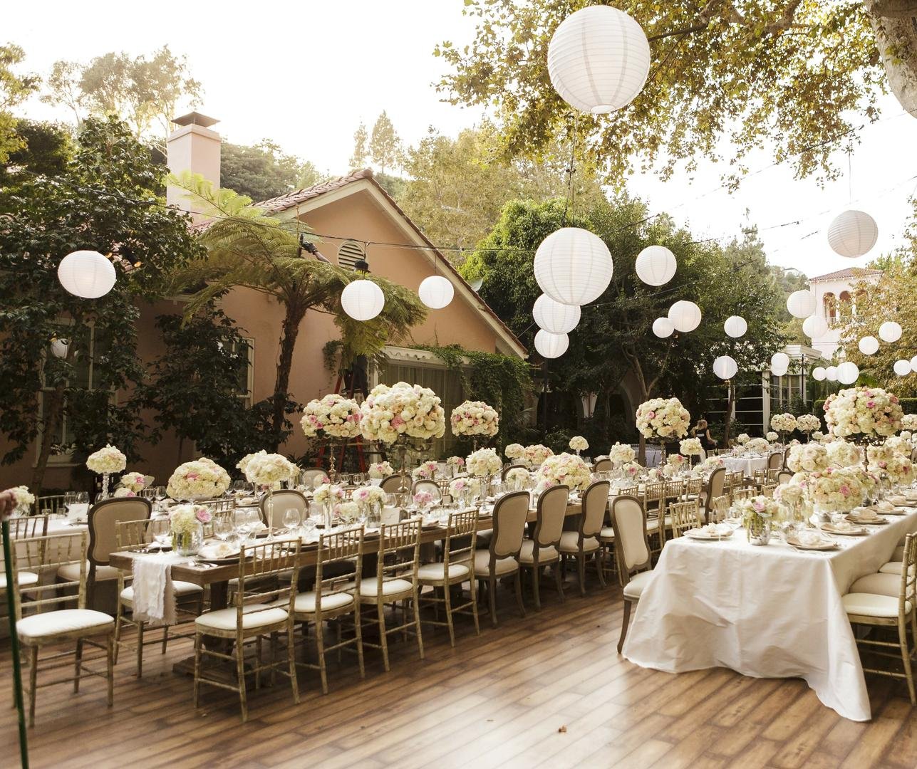 Reception Décor Photos - Alfresco Reception Space + White Lanterns ...