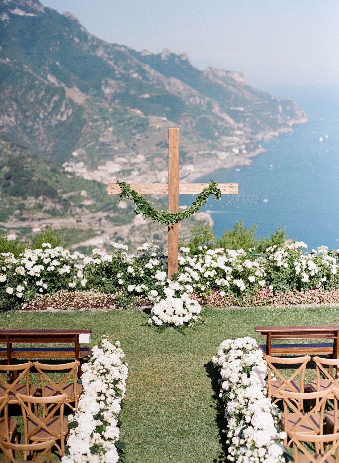 Simple Décor for Destination Wedding Ceremony