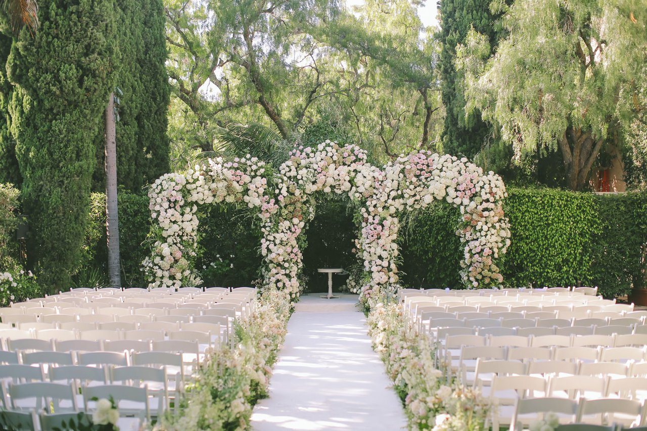 Elegant Three-Arch Ceremony Décor