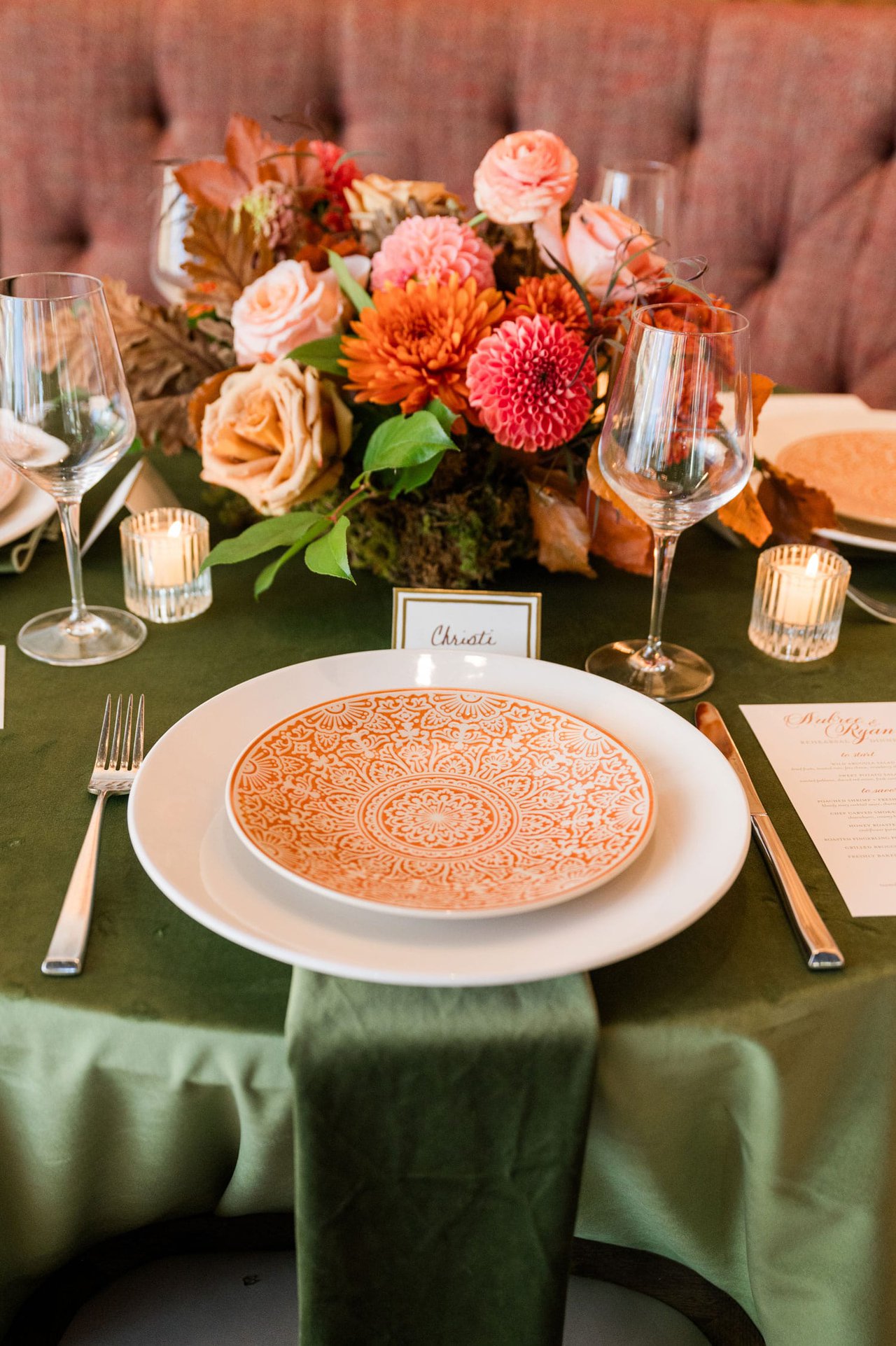 Green Patterned Plate & Green Velvet Linen