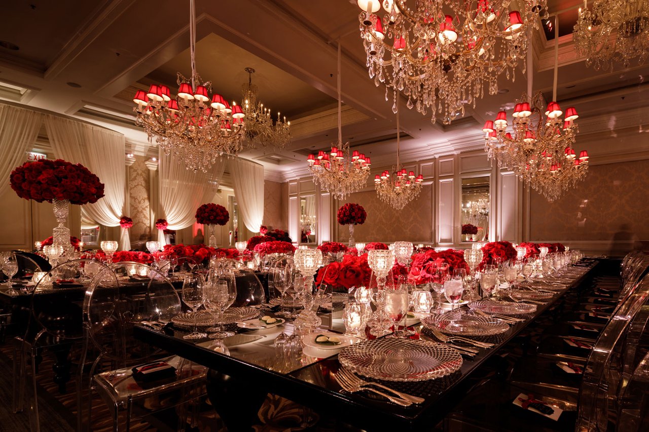 Mirror Runner with Red Rose Flowers