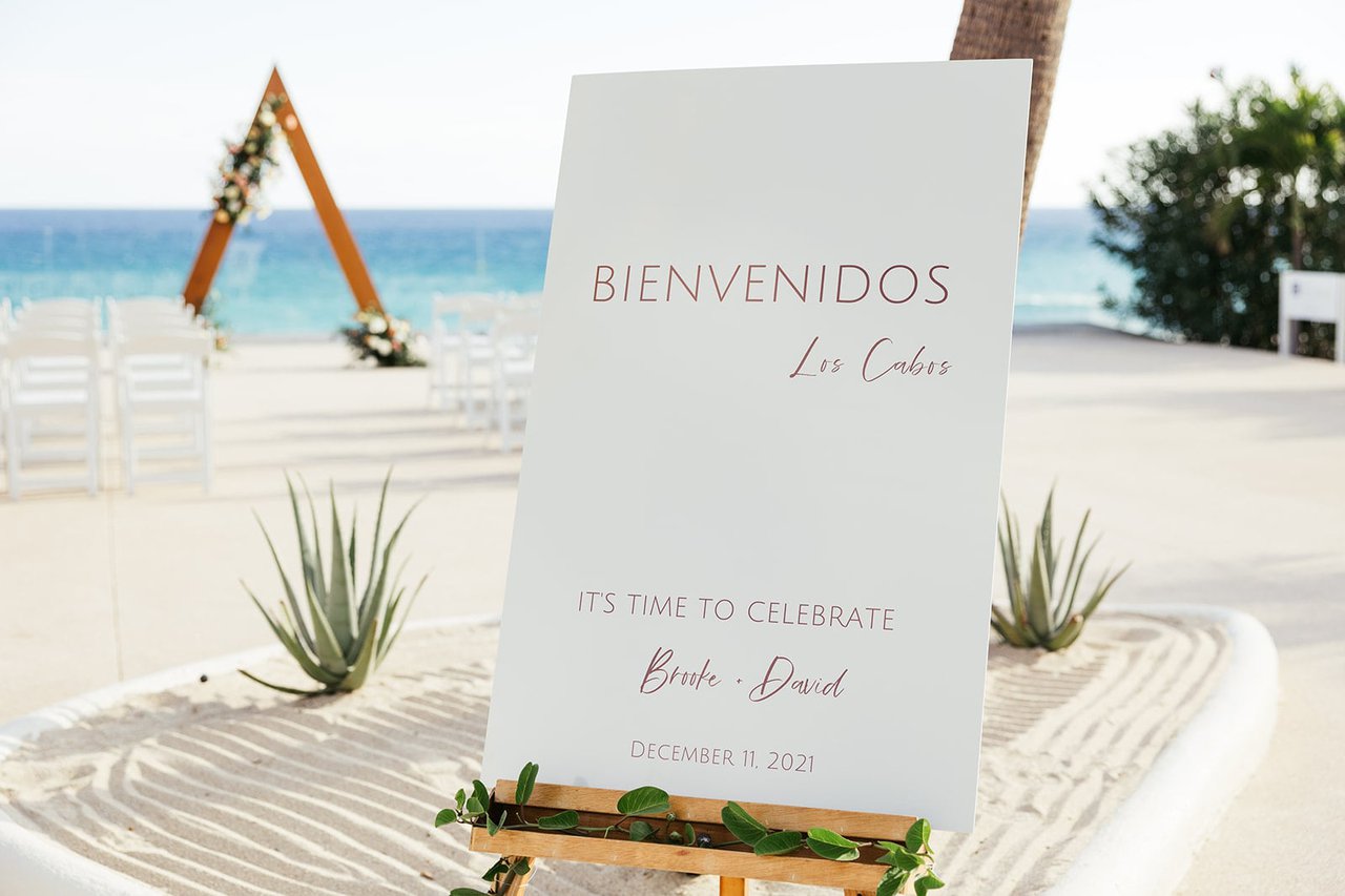 Spanish Welcome Sign for Destination Wedding