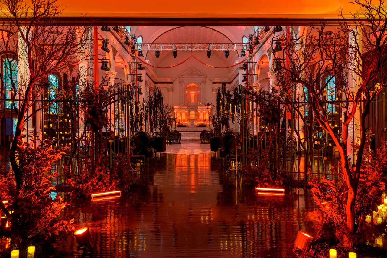 Black & Red Spooky Ceremony Décor