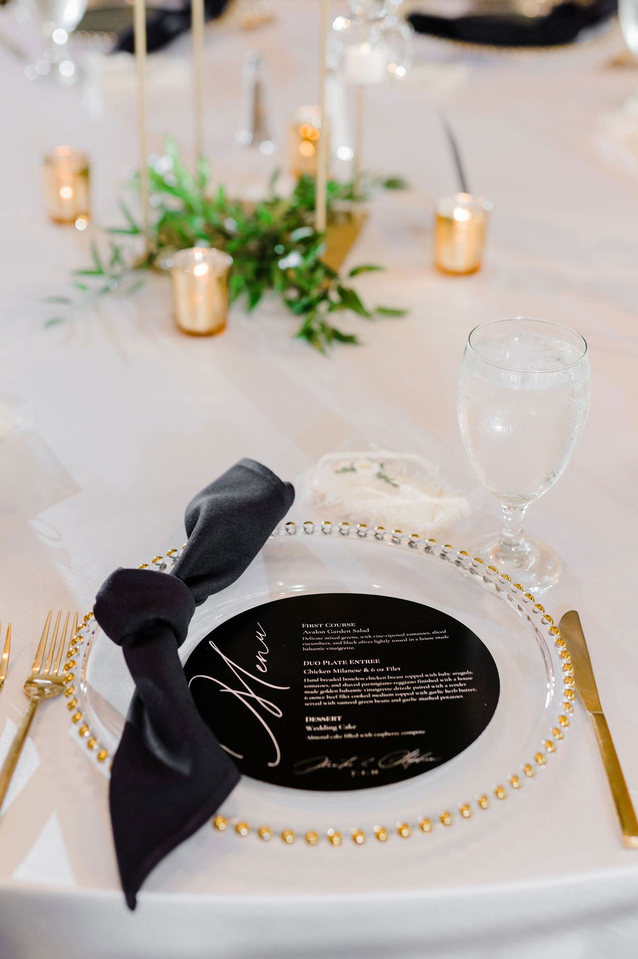 Black & White Circle Menu on Charger Plate