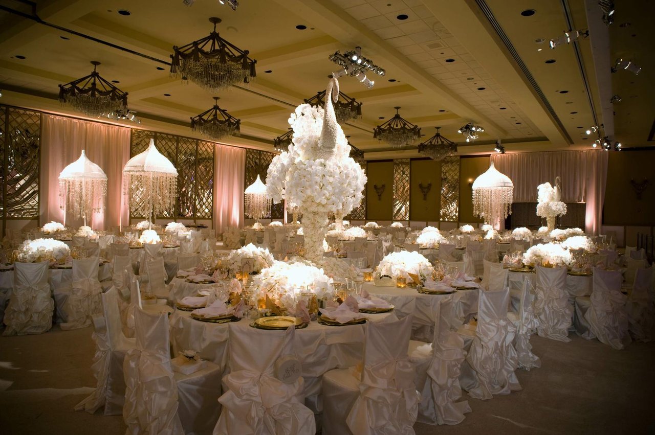 Ingenious Ways to Make Centerpieces Pop