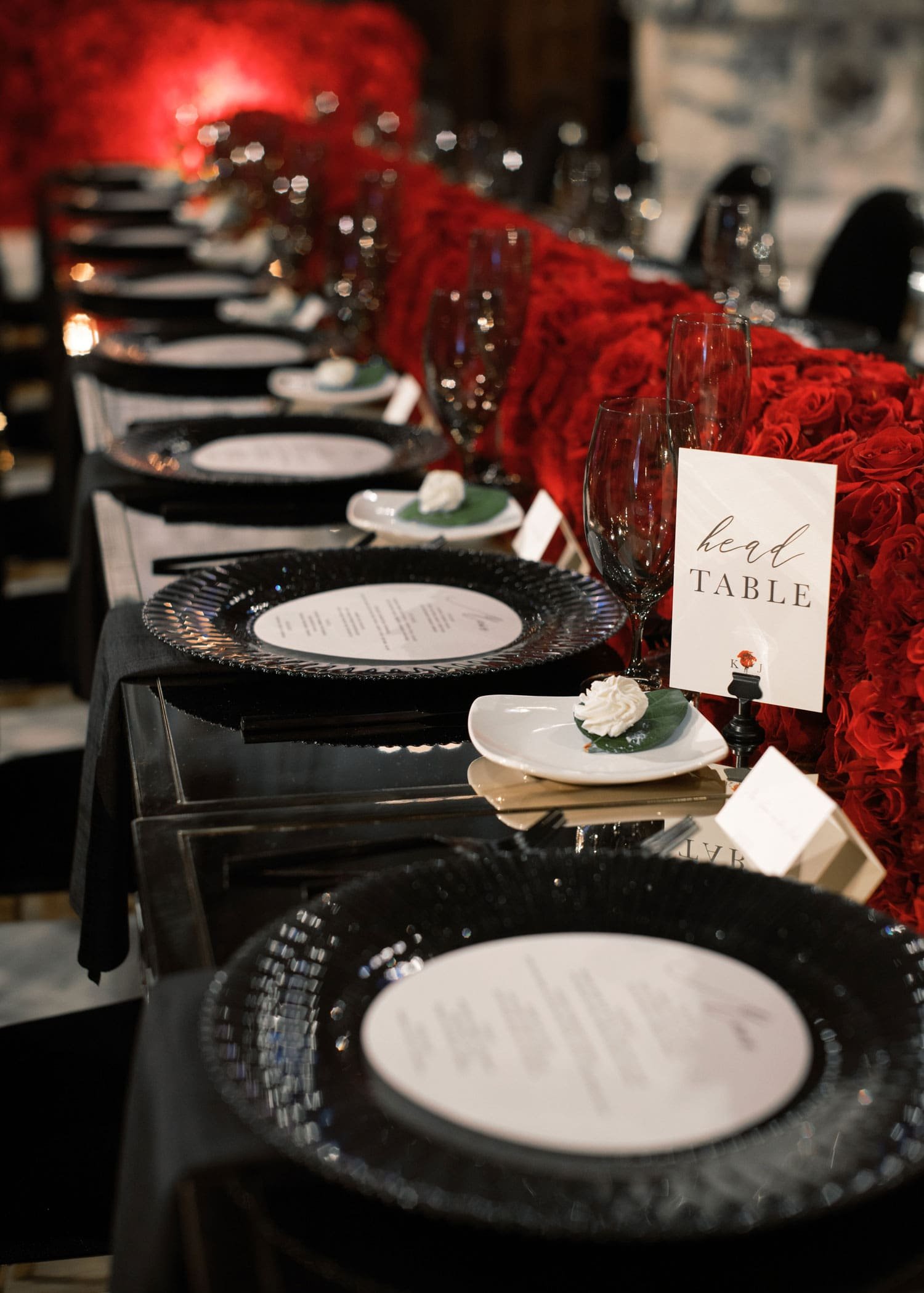 Black Plates & Red Roses at Head Table