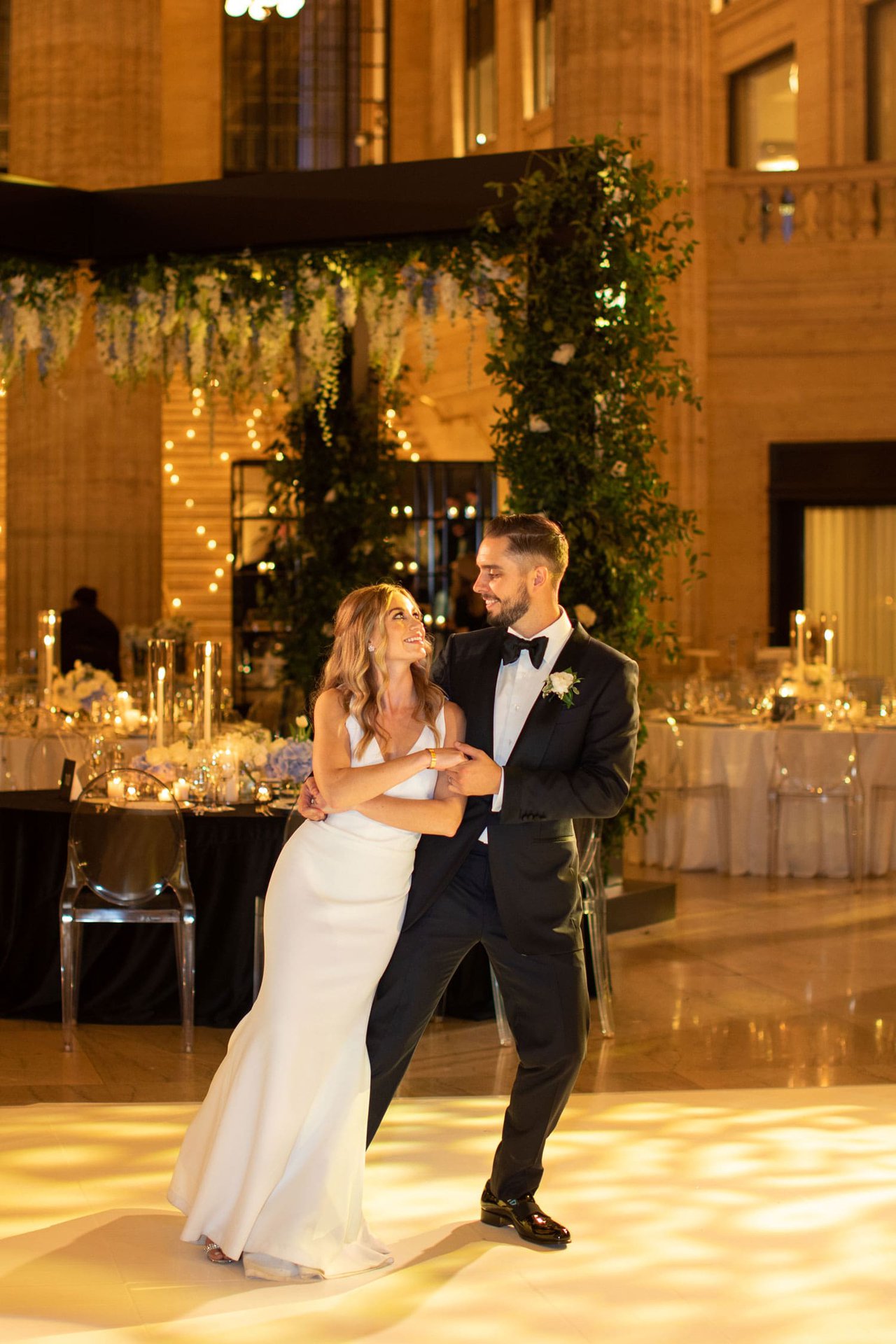 Bride & Groom First Dance Lean