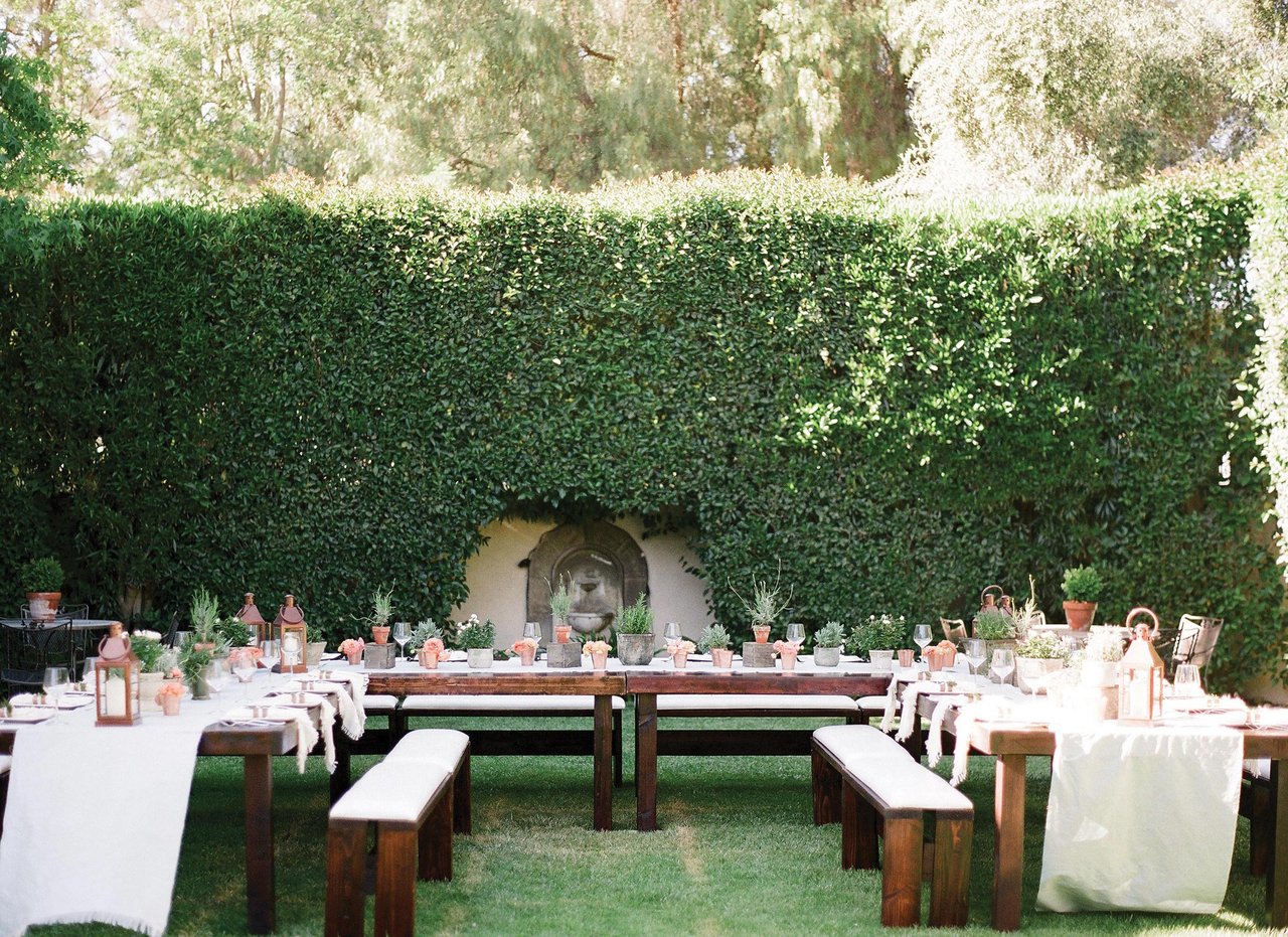 Horse Shoe-Shaped Dinner Seating