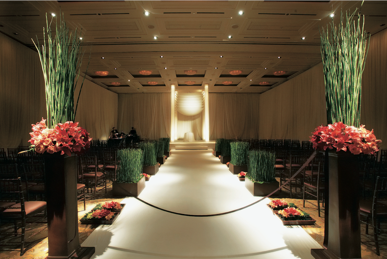 Modern Ceremony Décor