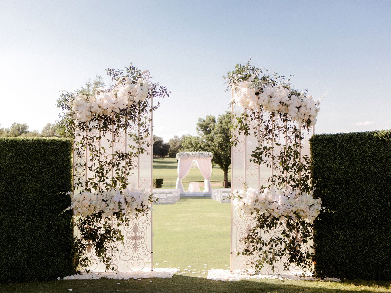 Hedge Wall & Gate at Ceremony