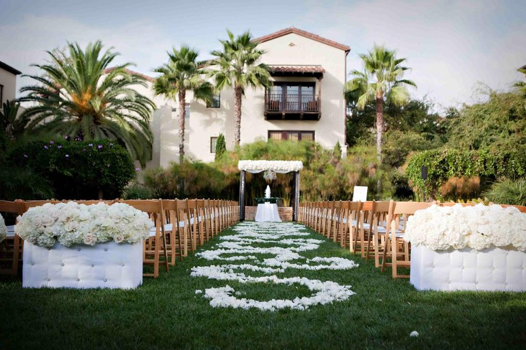 Elegant Courtyard Ceremony