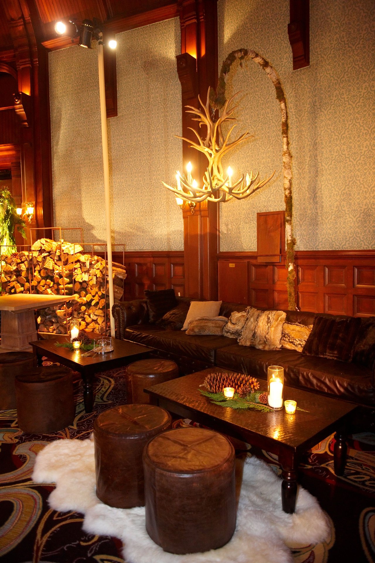 Cabin-Inspired Lounge Area