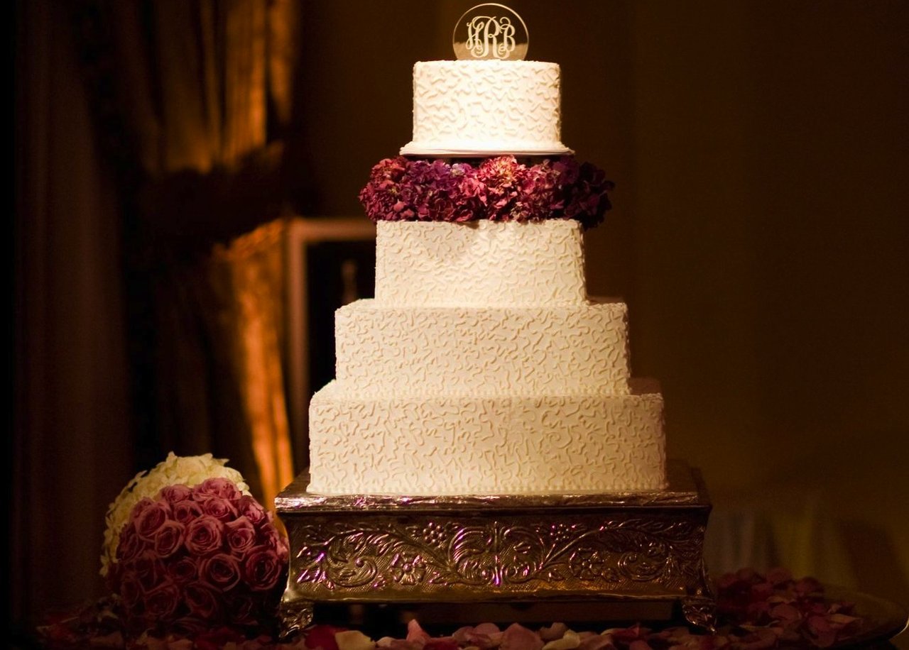 Exploring the New Square Wedding Cake Trend