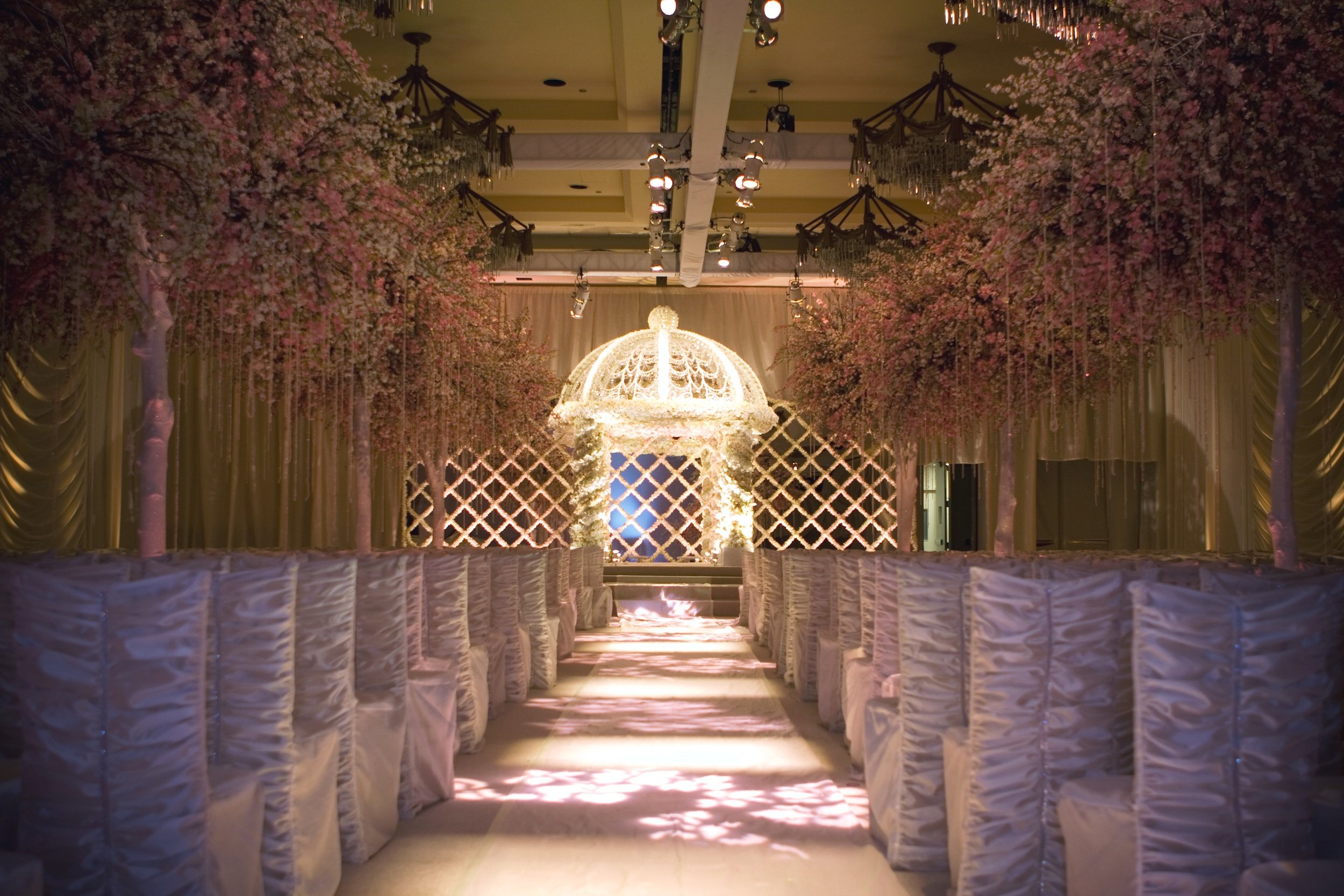 Unique Décor Details for Indoor Ceremonies