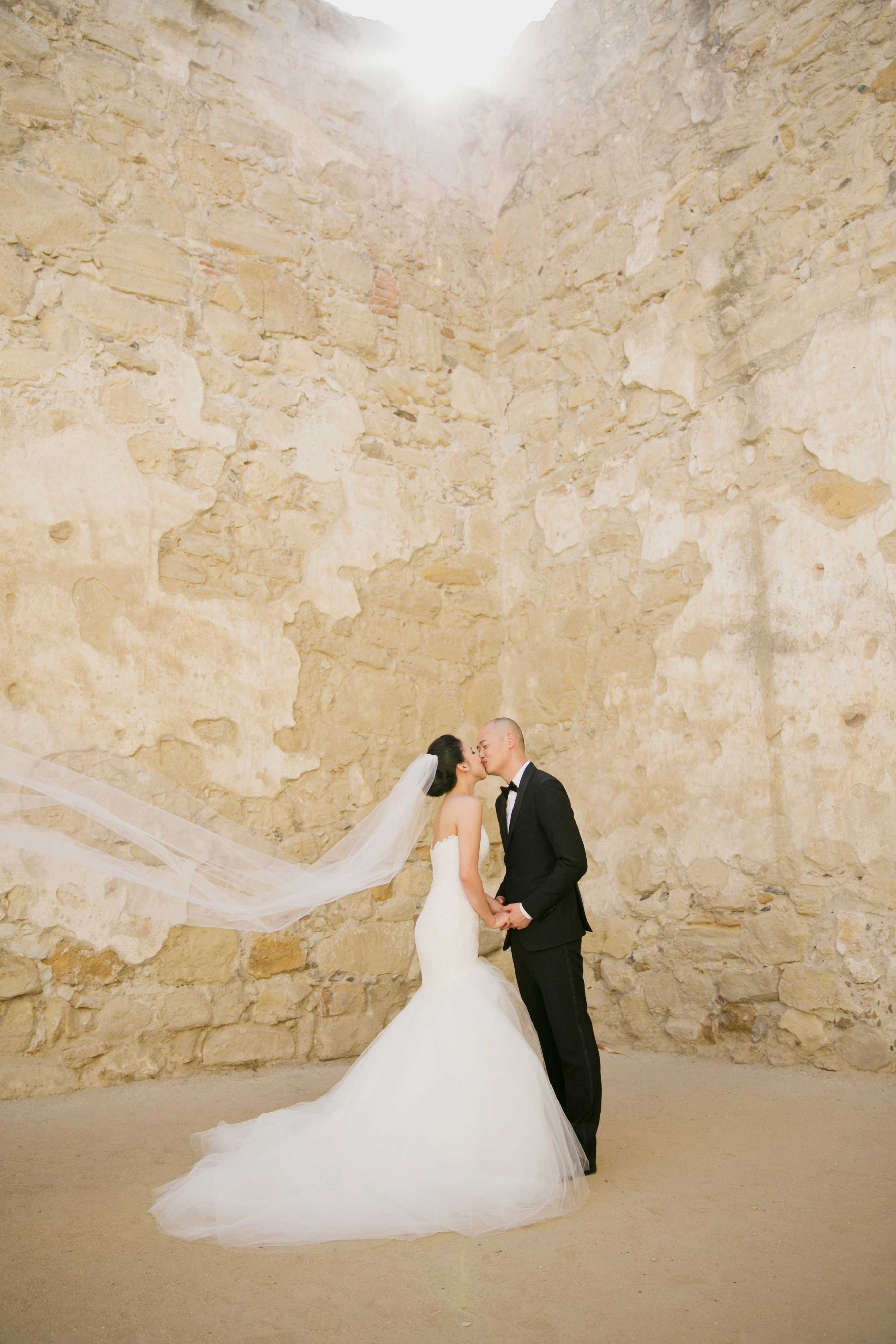 Modern Wedding at a Spanish Courtyard in Southern California - Inside ...