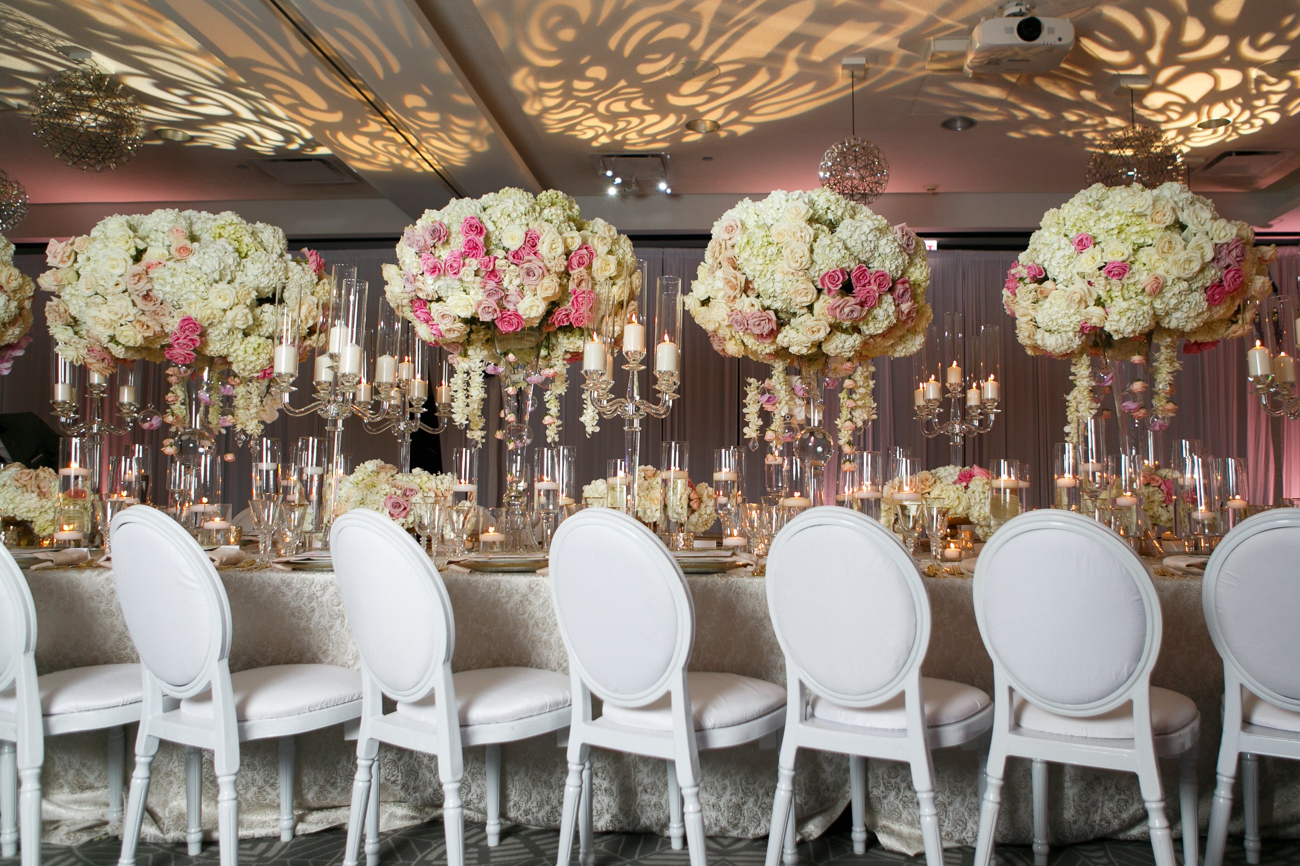 Patterned Uplighting on the Ceiling