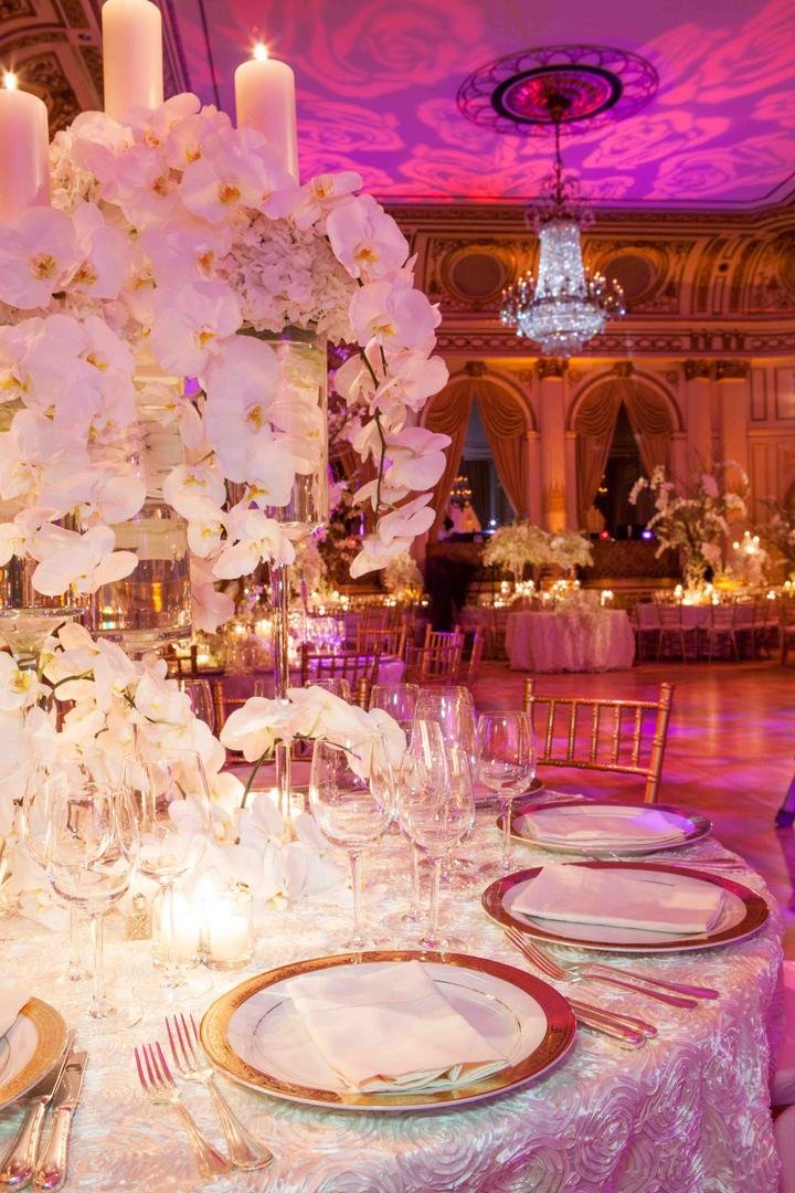 Reception Décor Photos - Gilt Place Settings + White Floral Décor ...