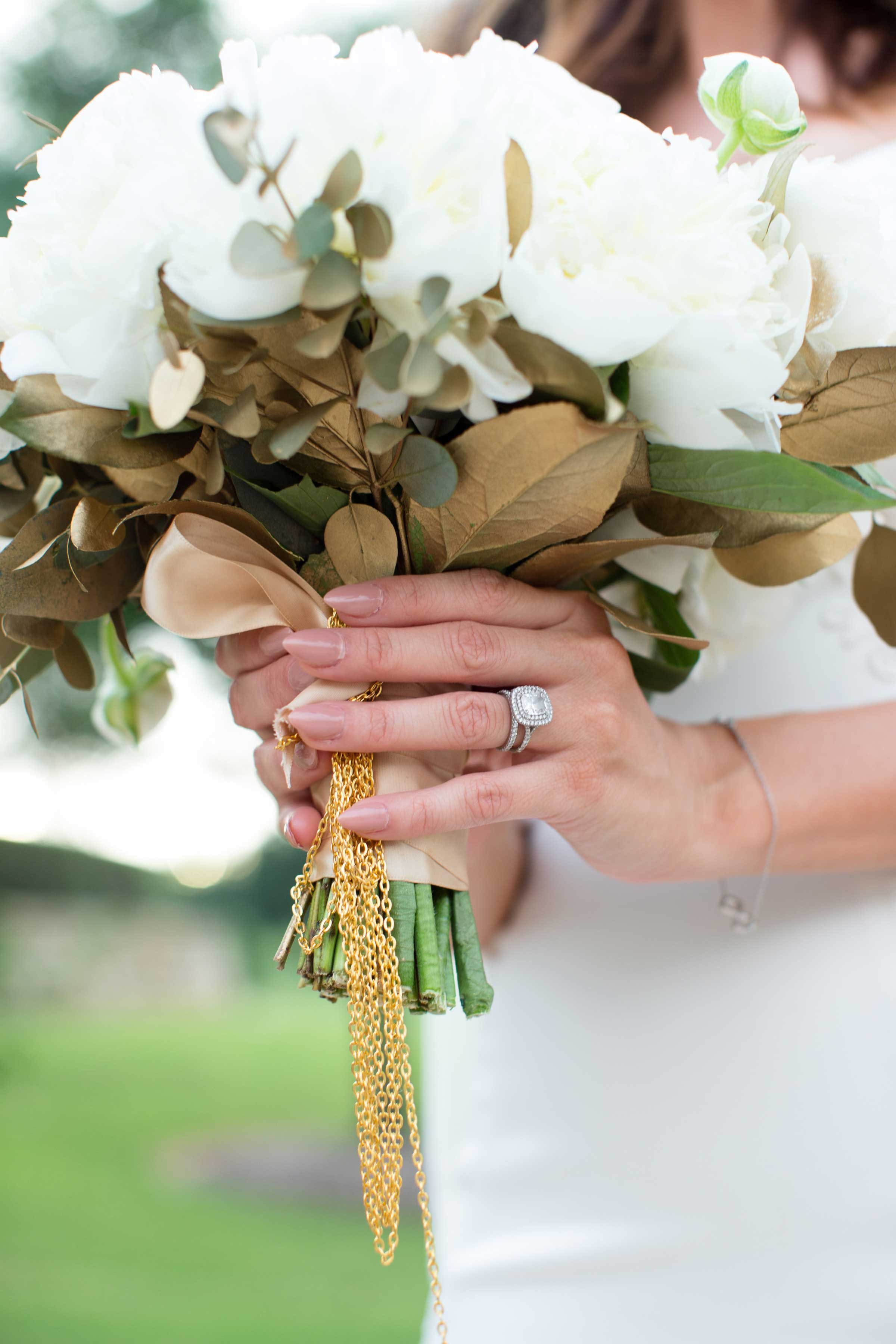 Unique Bouquet with Gold Chains