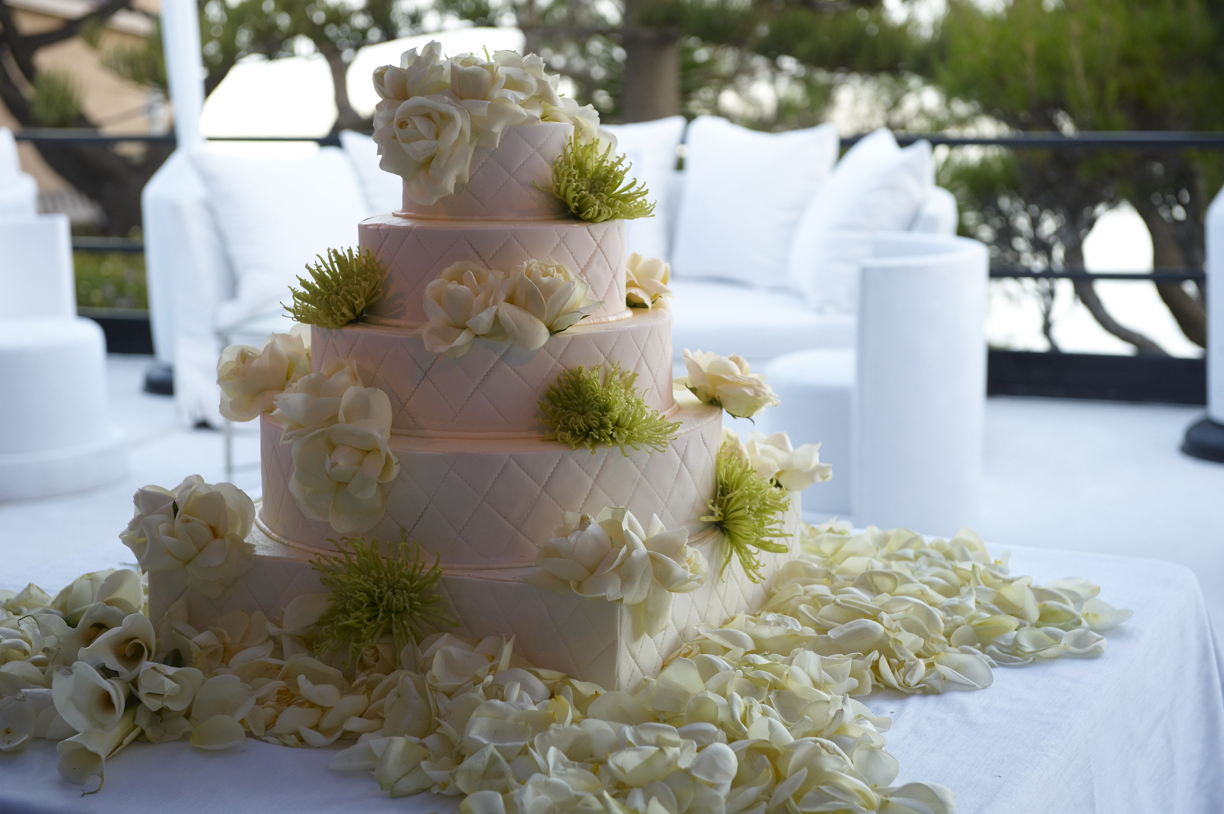 10 Towering Cakes That Amaze