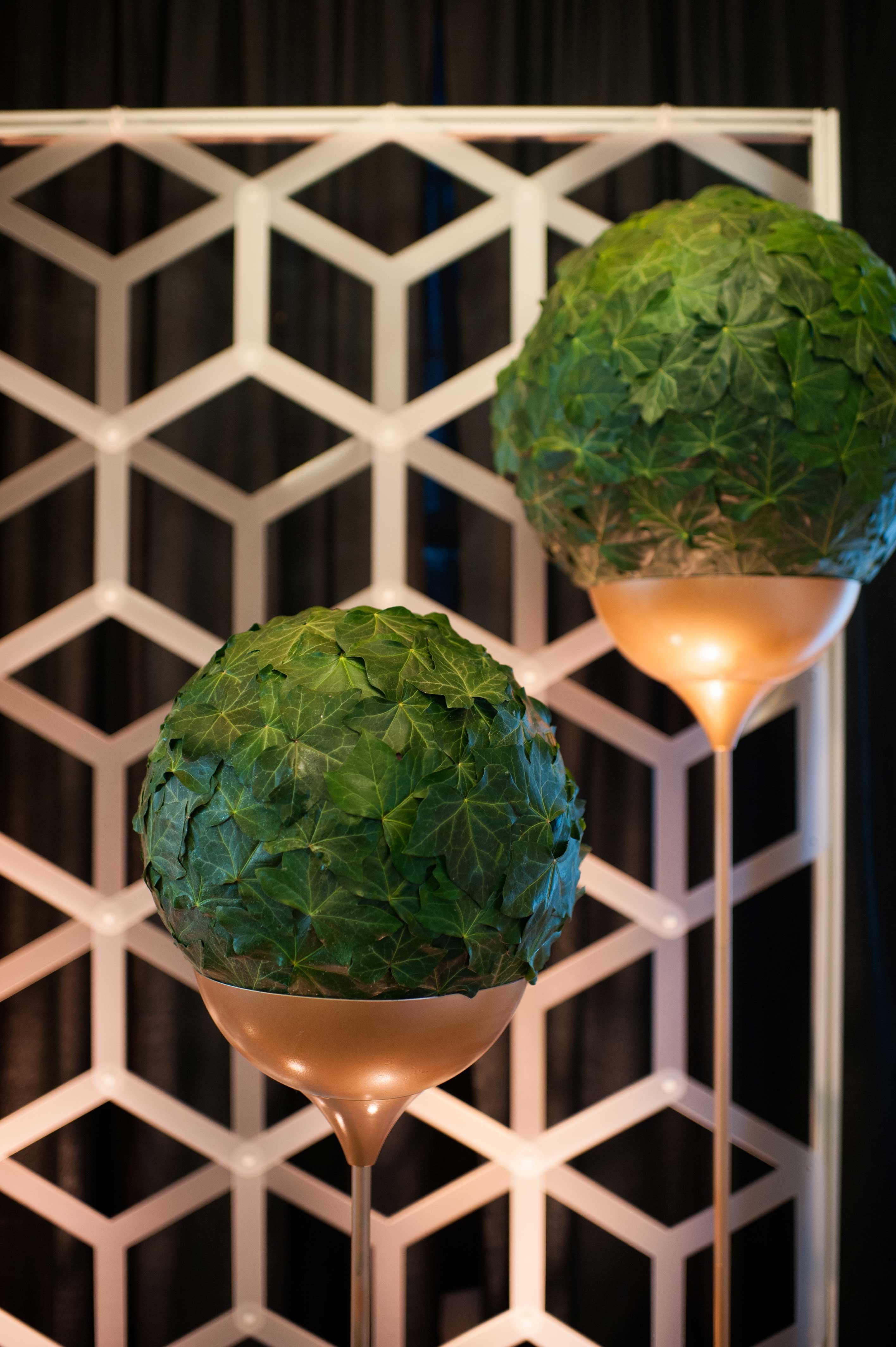 Spherical Foliage Arrangements