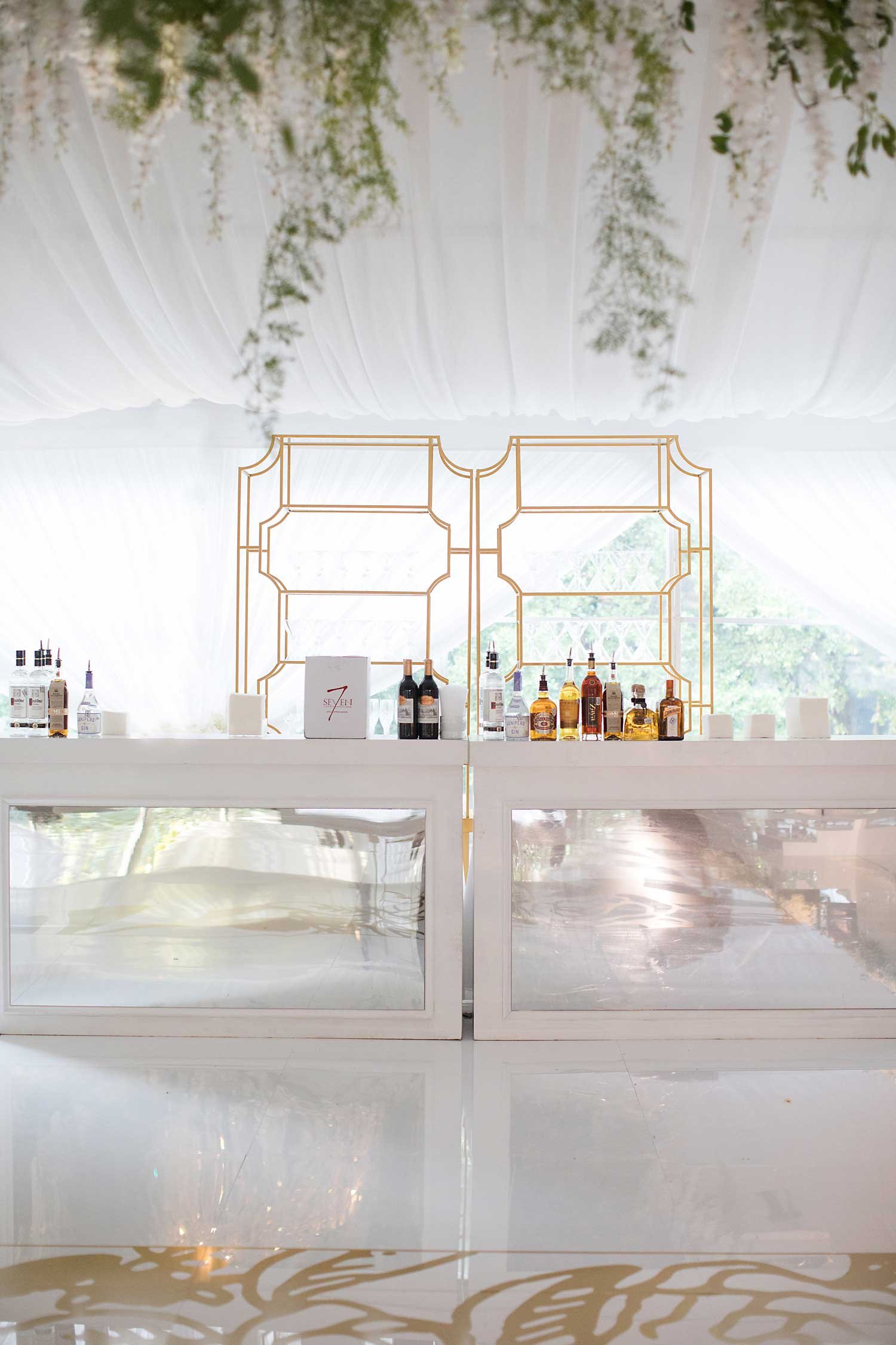 Mirror & Gold Bar Décor