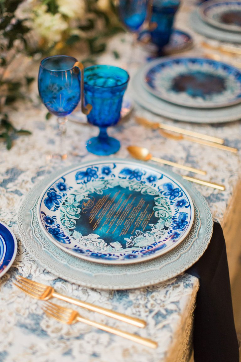 How to Add a Pop of Color to Your Wedding Table