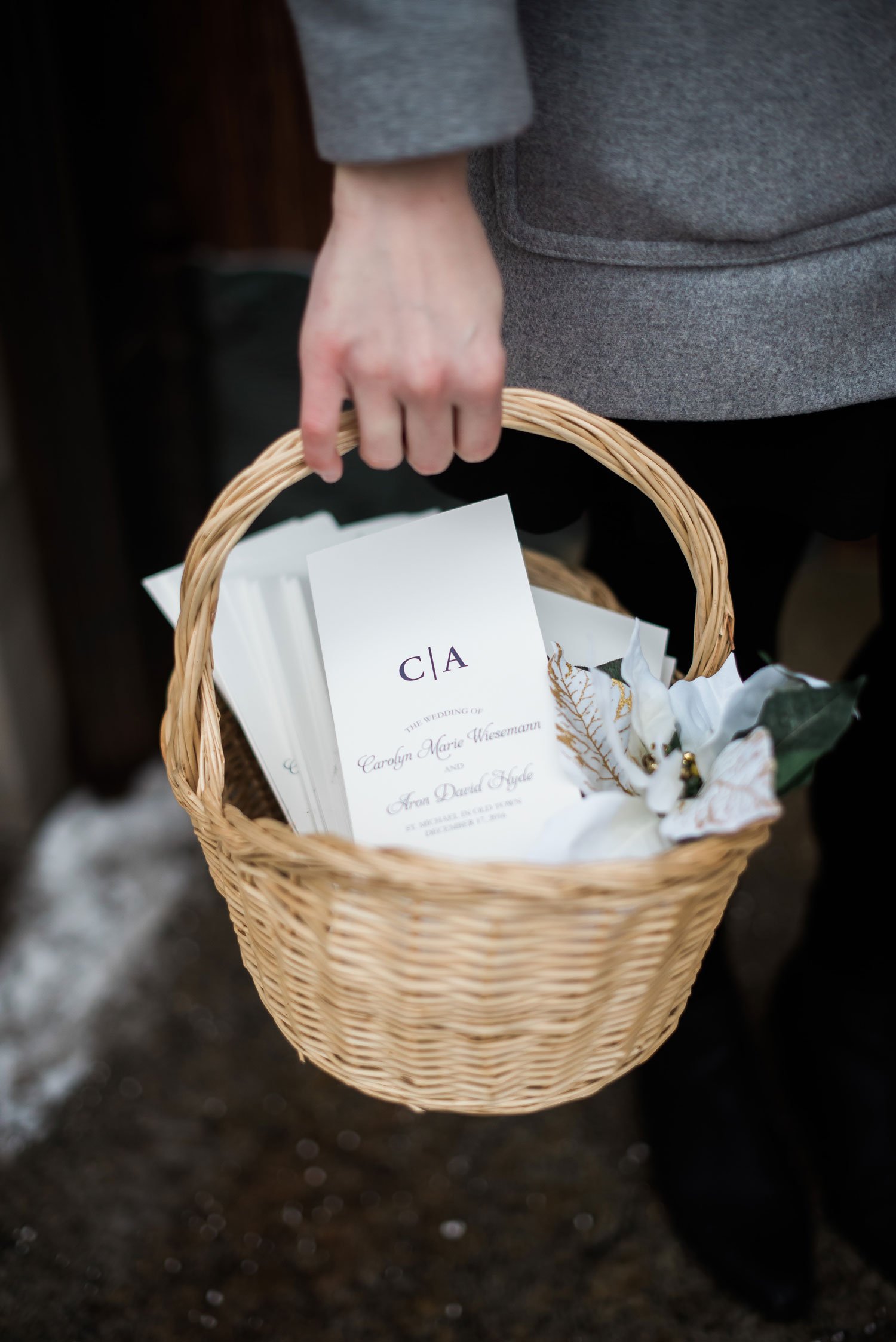 Catholic Winter Wedding with English Traditions in Chicago - Inside ...