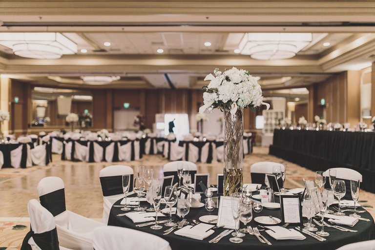 Black and White Table Décor