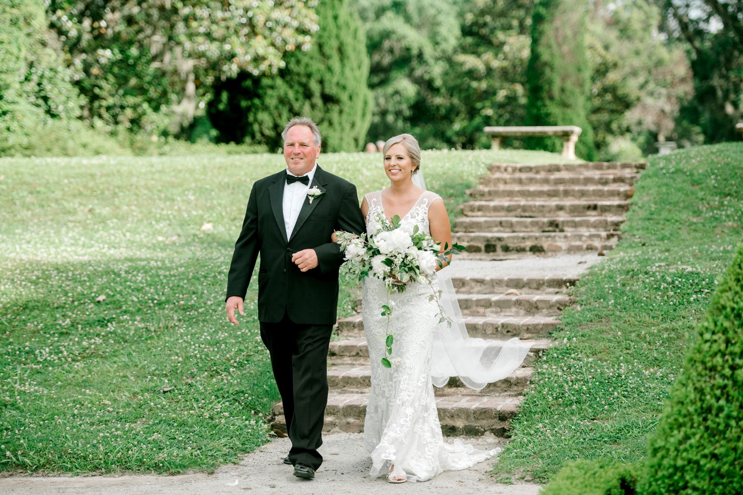 Must-Have Father-Daughter Wedding Photos - Inside Weddings