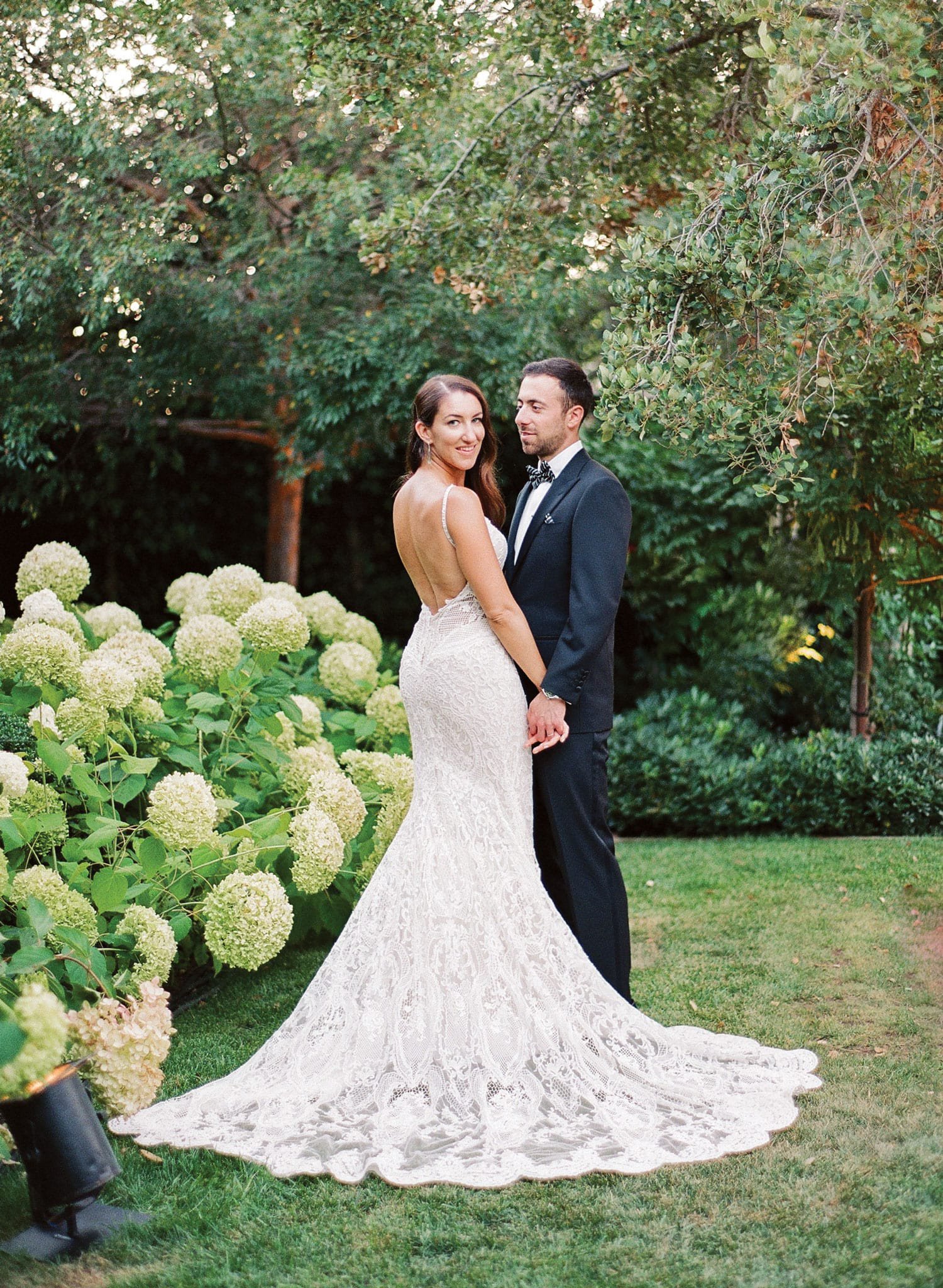 A Backyard Summer Garden Wedding in LA | Inside Weddings