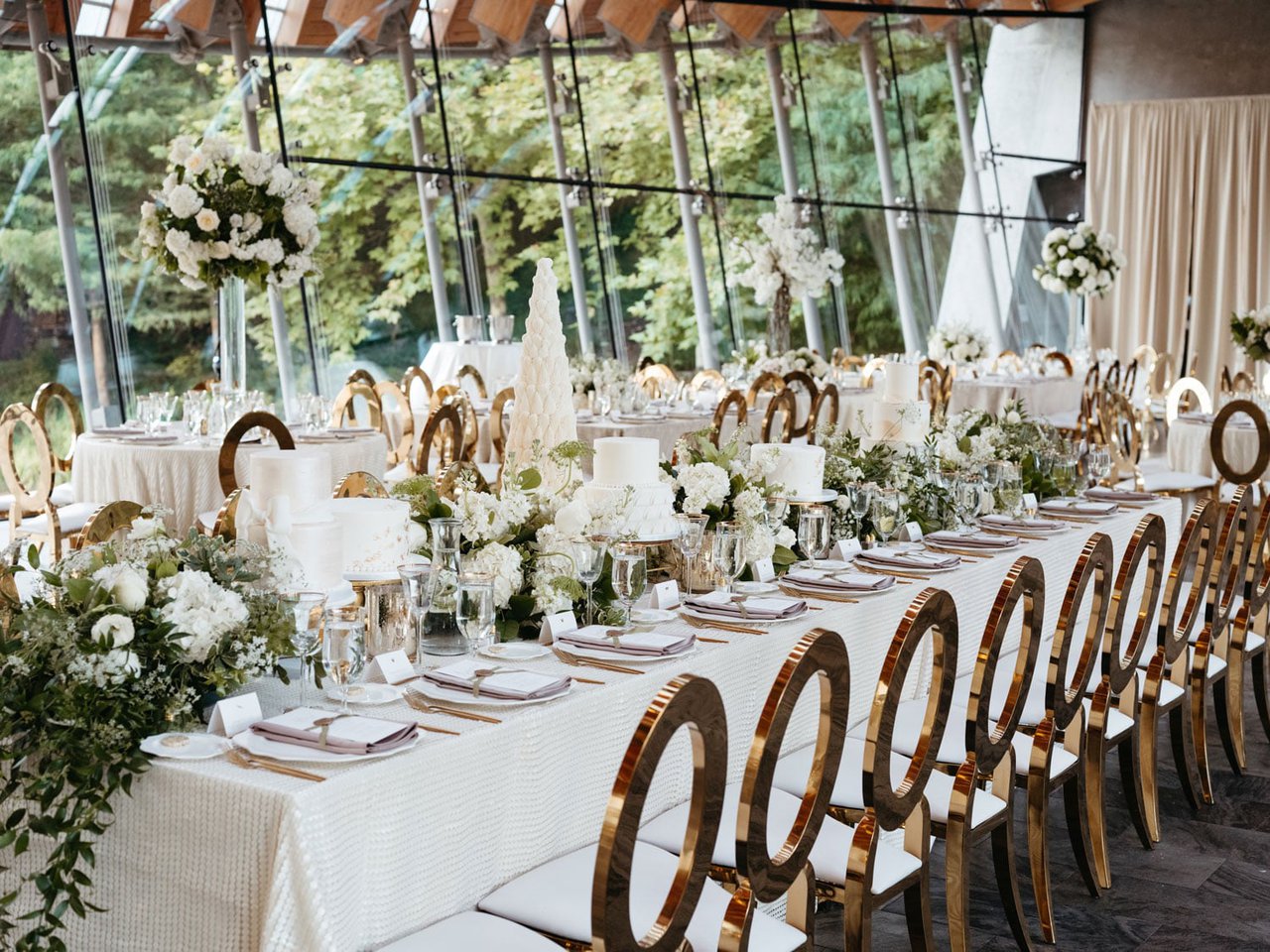 Head Table with Multiple Wedding Cakes as Décor