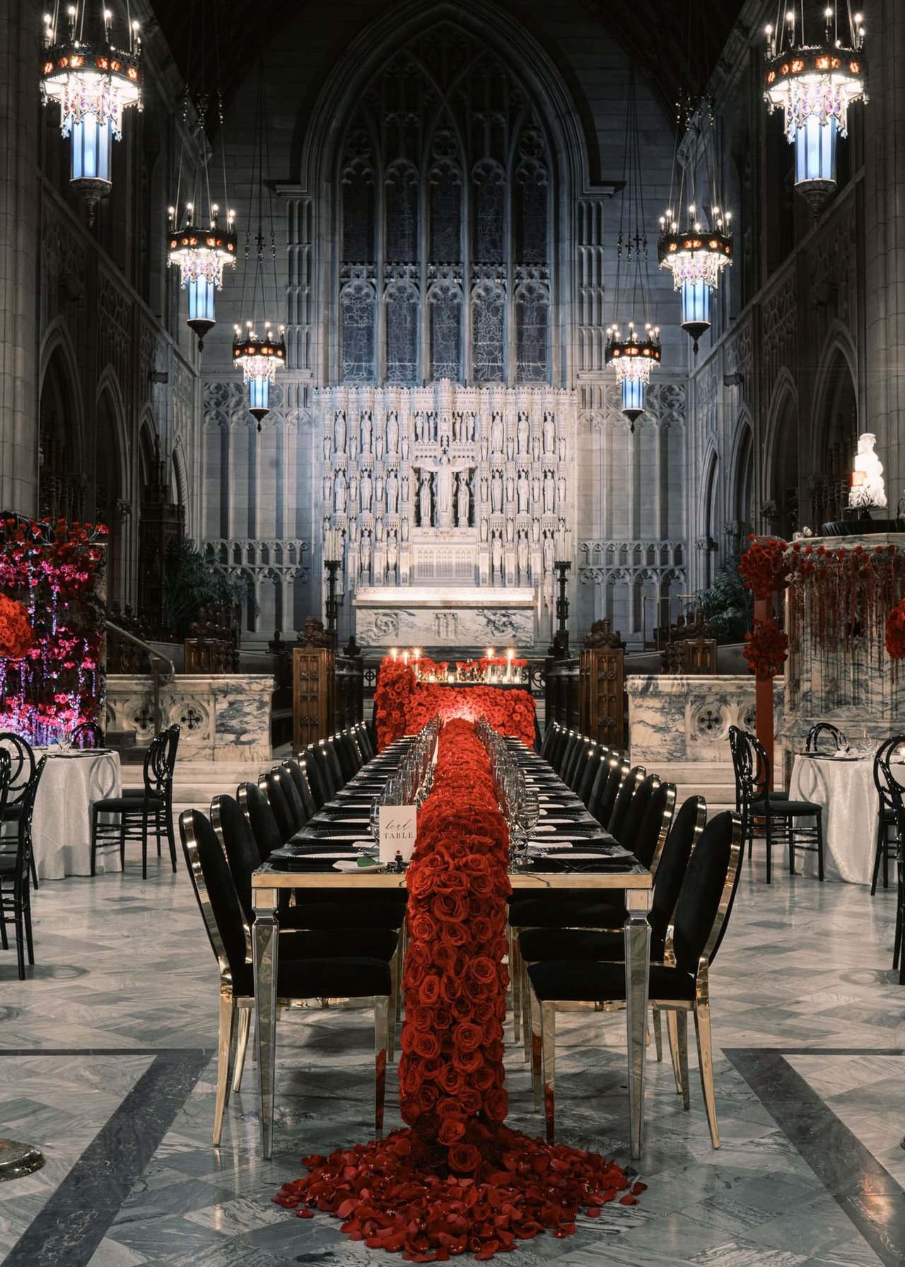 Head Table with Red Rose Runner