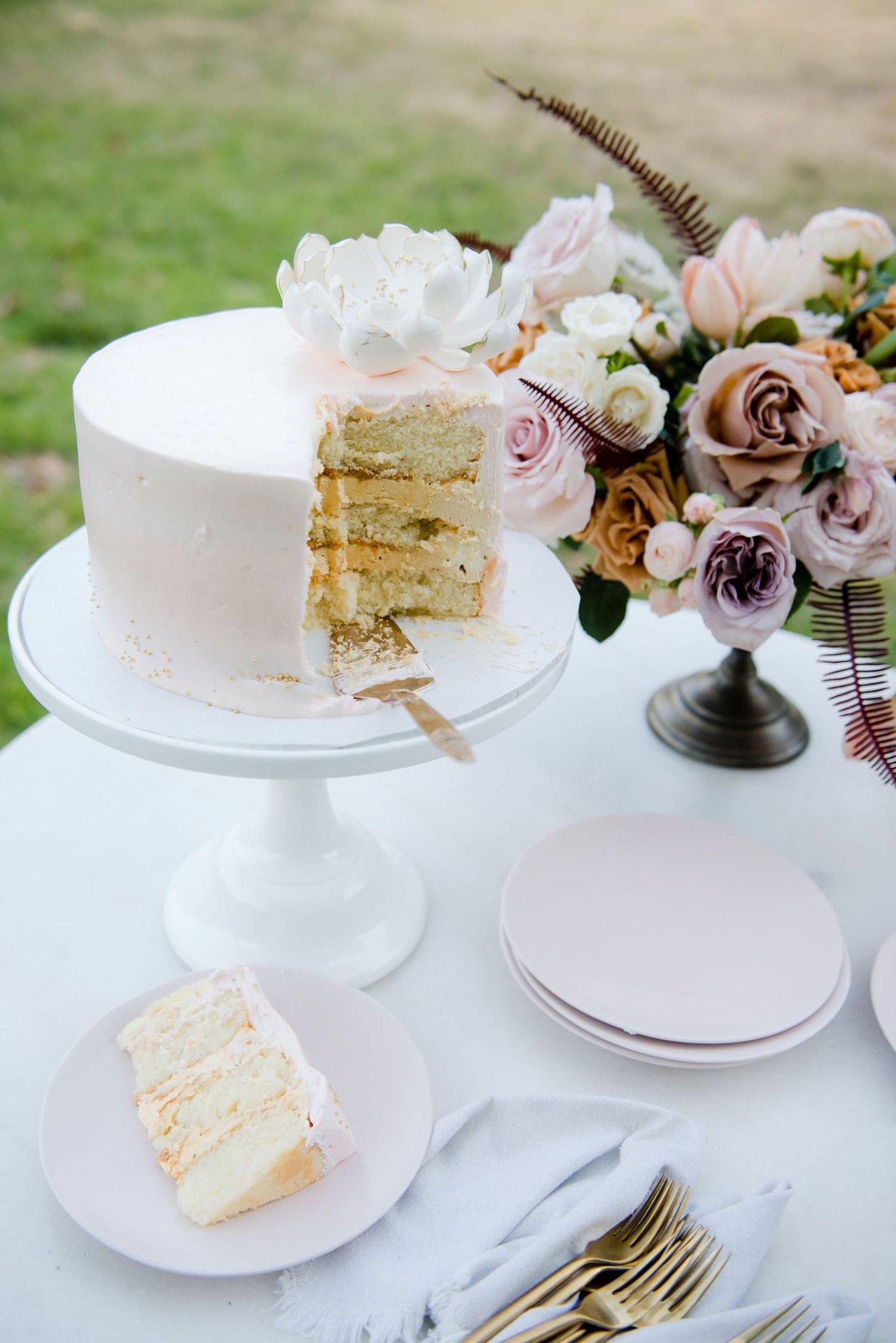 Single-Tier, Three-Layer Cake on White Stand