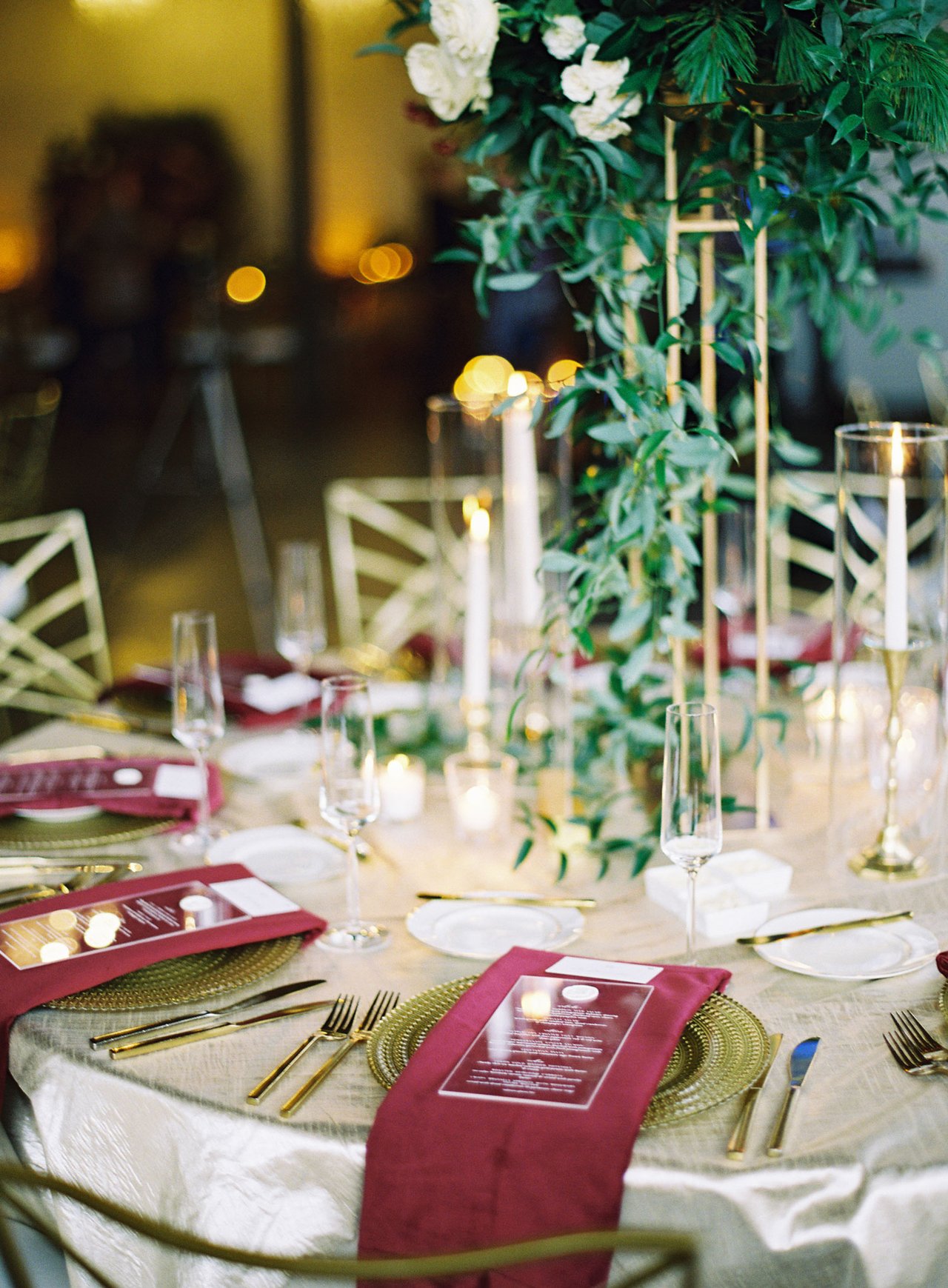 Red, Gold & Green Table Décor