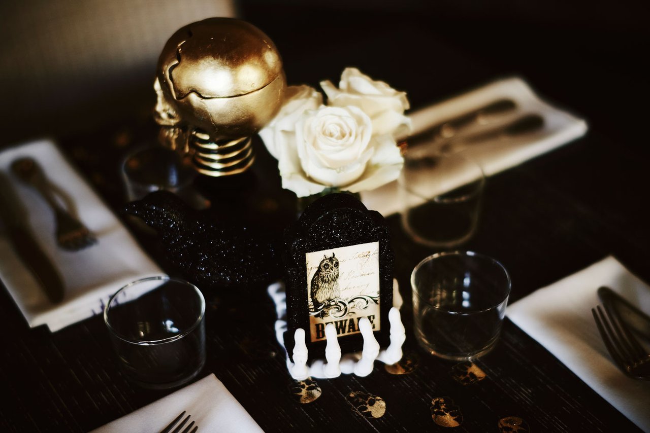 Skull & Skeleton Table Décor