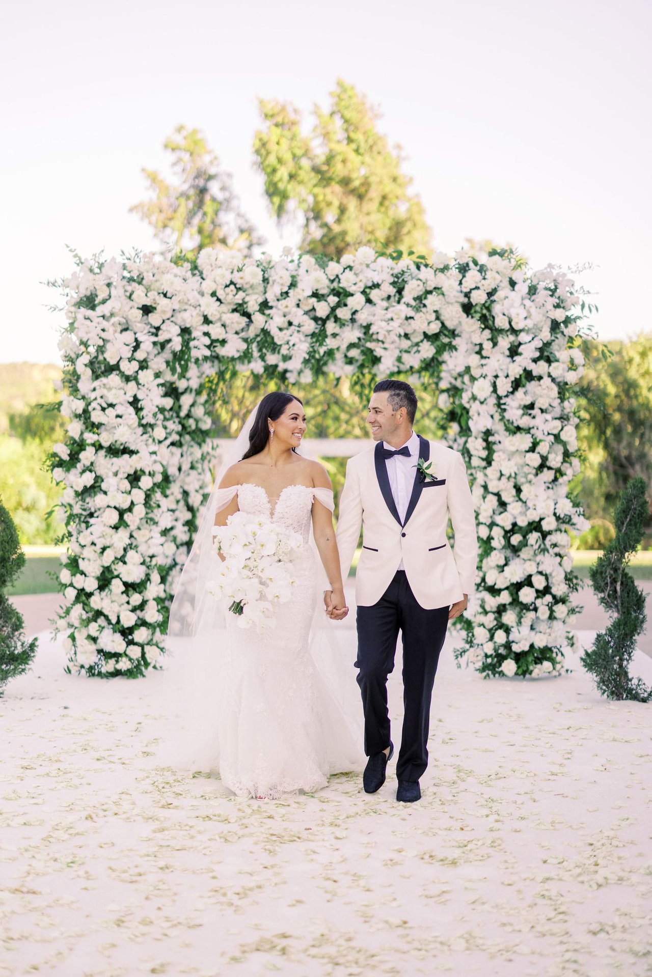 Wedding Portrait with White Ceremony Décor