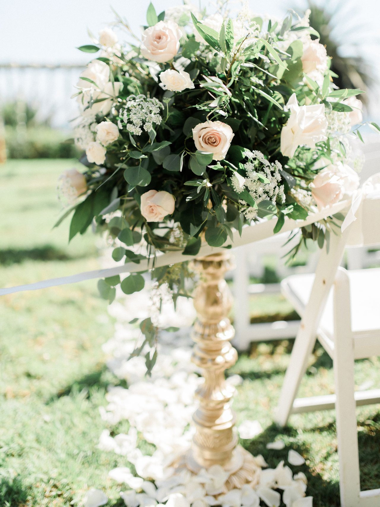 Rose & Greenery Ceremony Décor