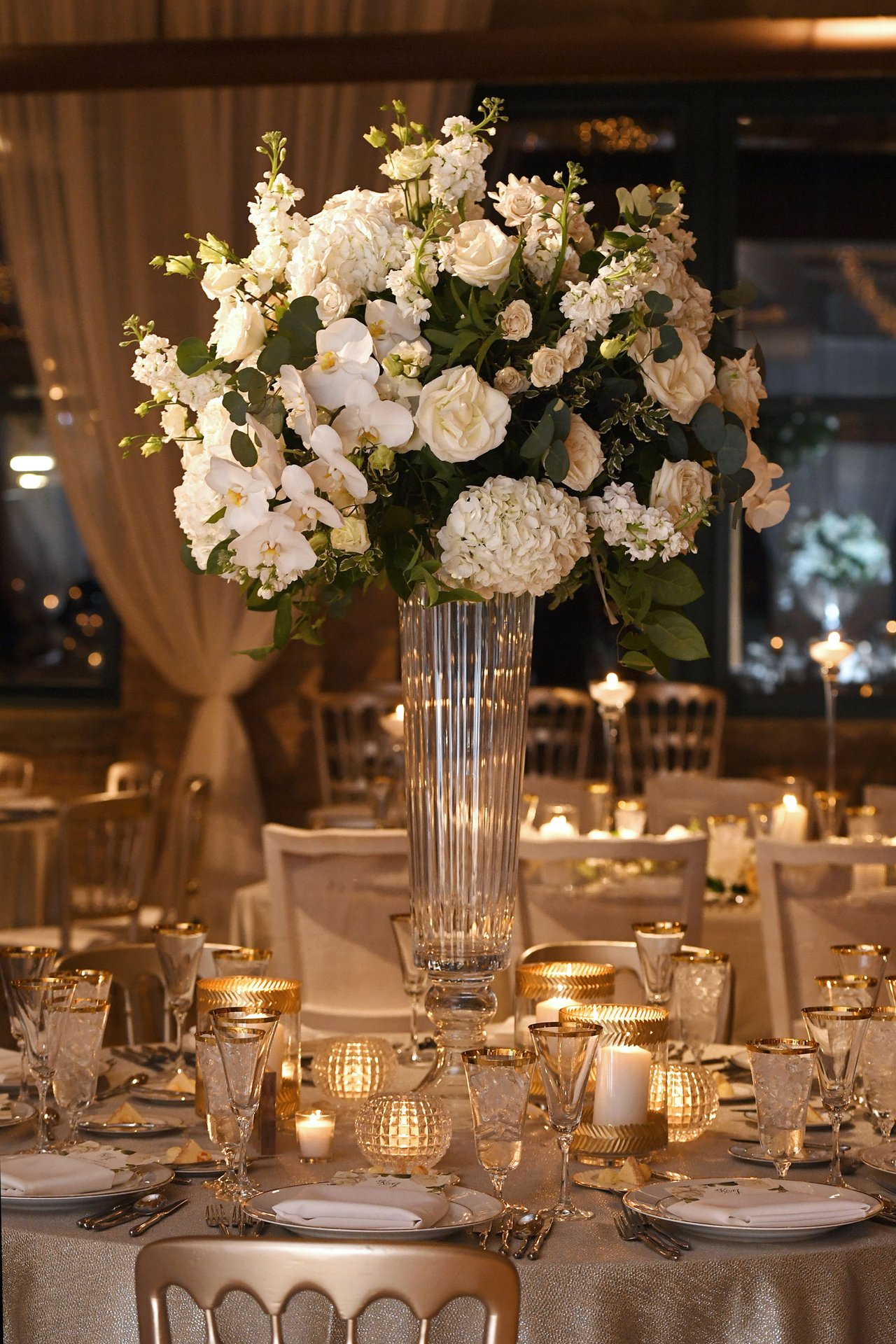 Classic Ivory Arrangement on Round Table