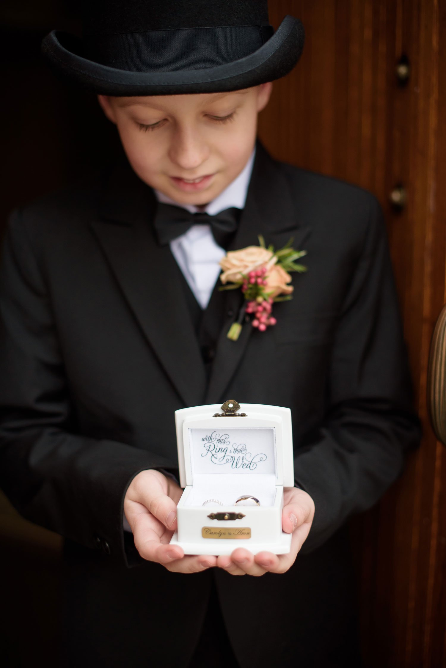 Catholic Winter Wedding with English Traditions in Chicago - Inside ...