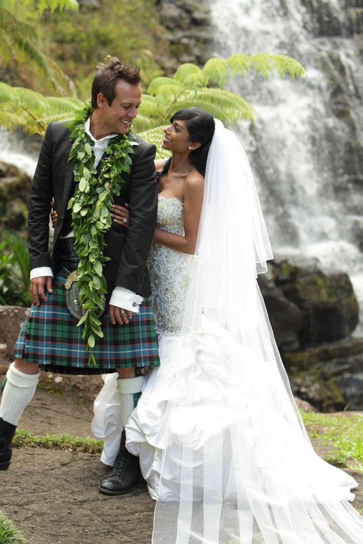 Couples Photos - Angus Mitchell and His Bride in Hawaii - Inside Weddings