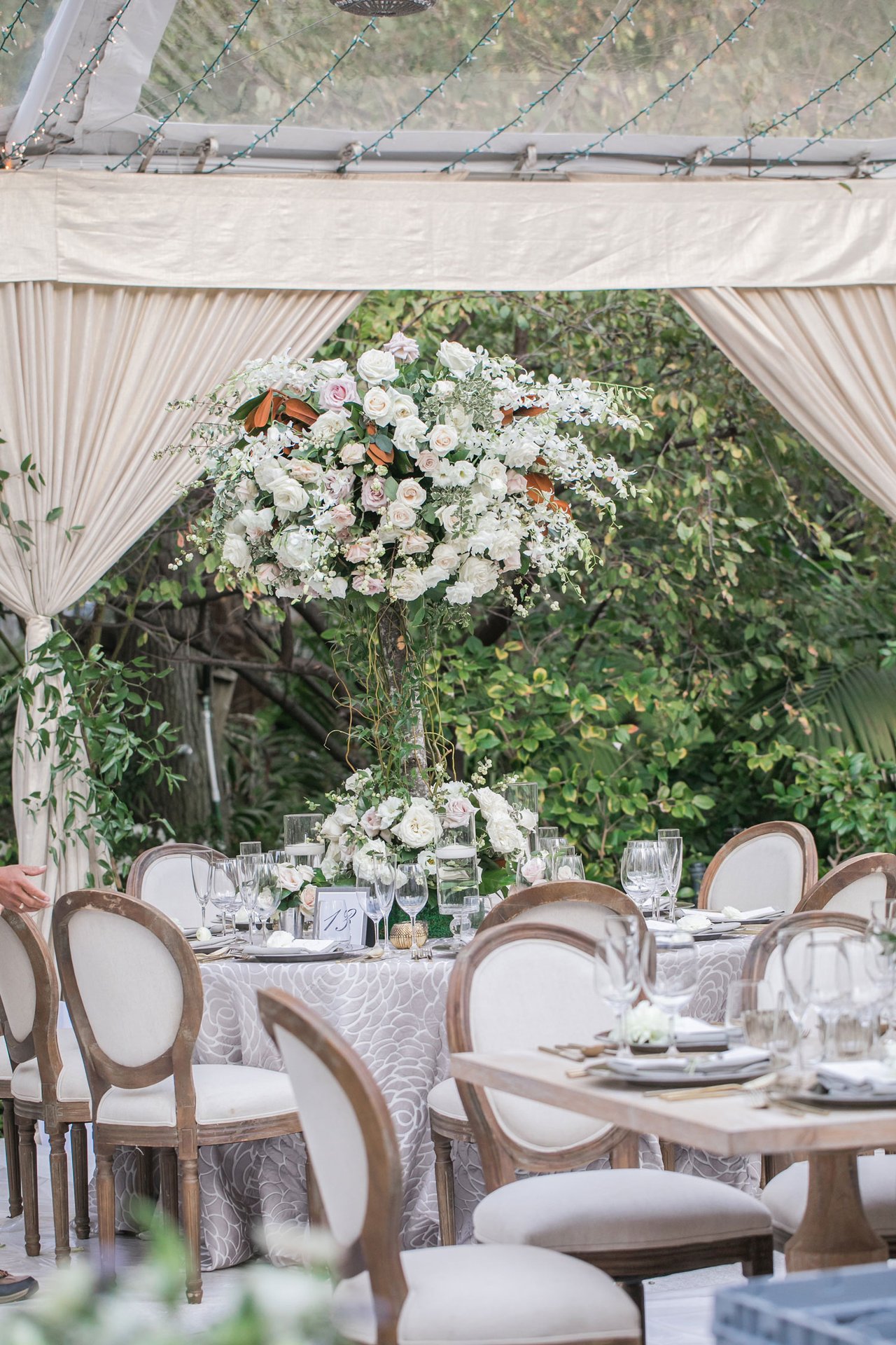 Rustic-Elegant Décor Under Tent