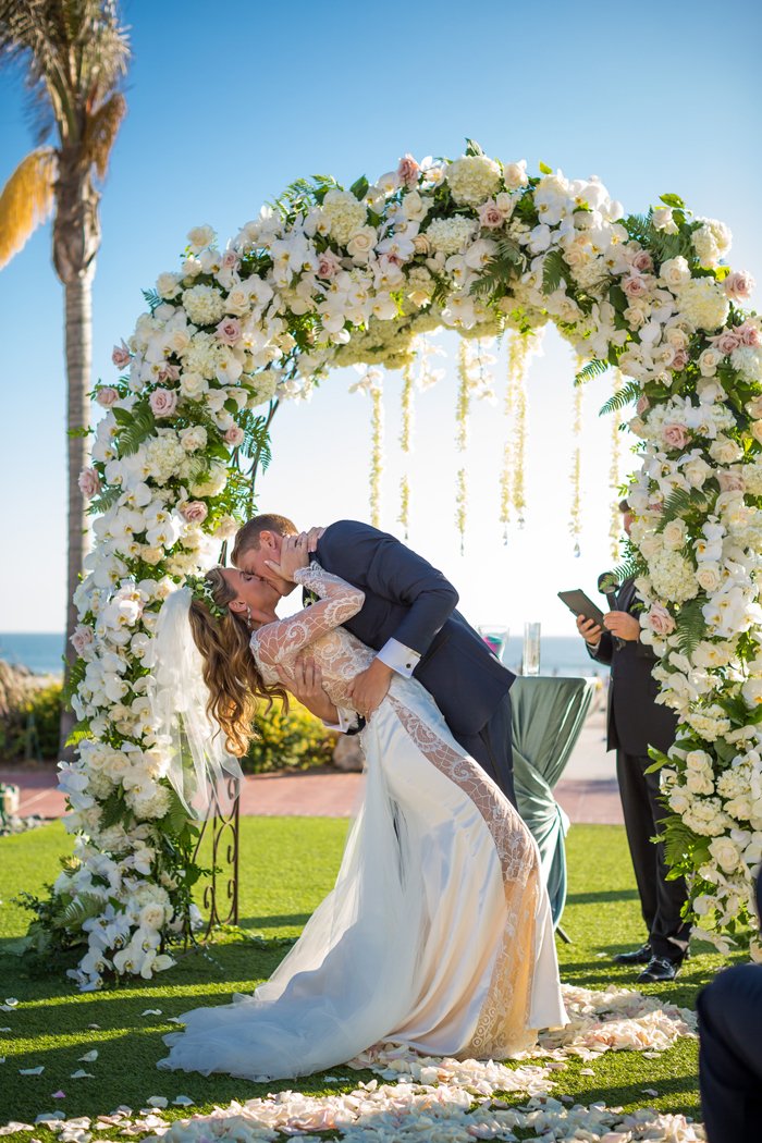 Wedding dip kiss 60 photos - Astyledwedding.com